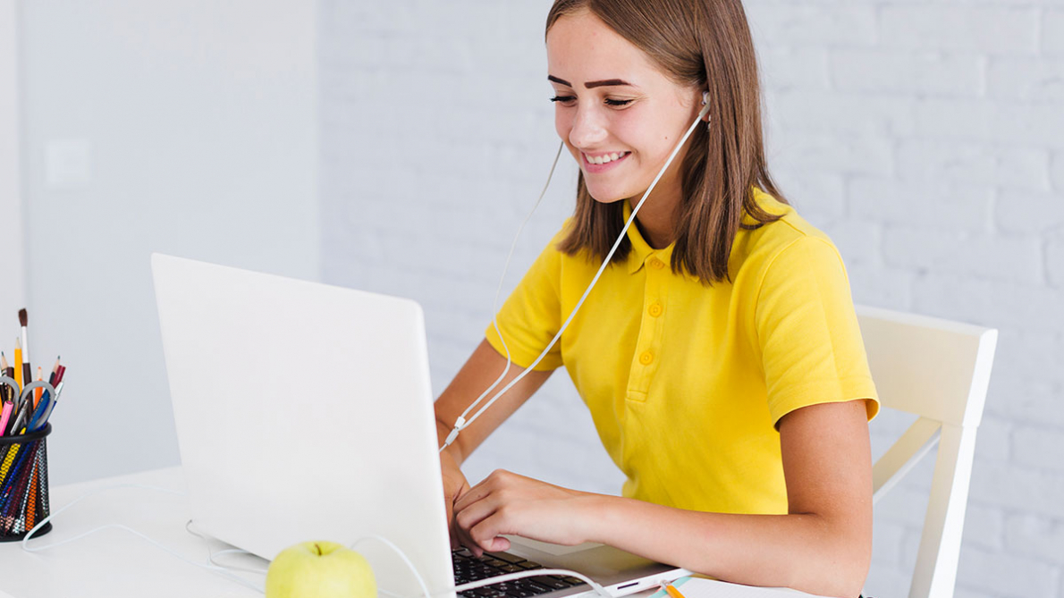 Beneficios y desventajas de estudiar con música | KOE México